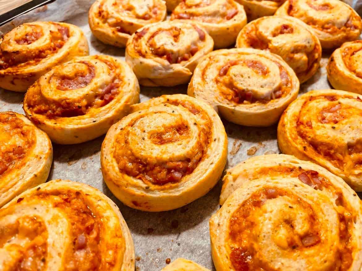 Pizzasnegle med skinke - opskrift på lækre snegle med skinke